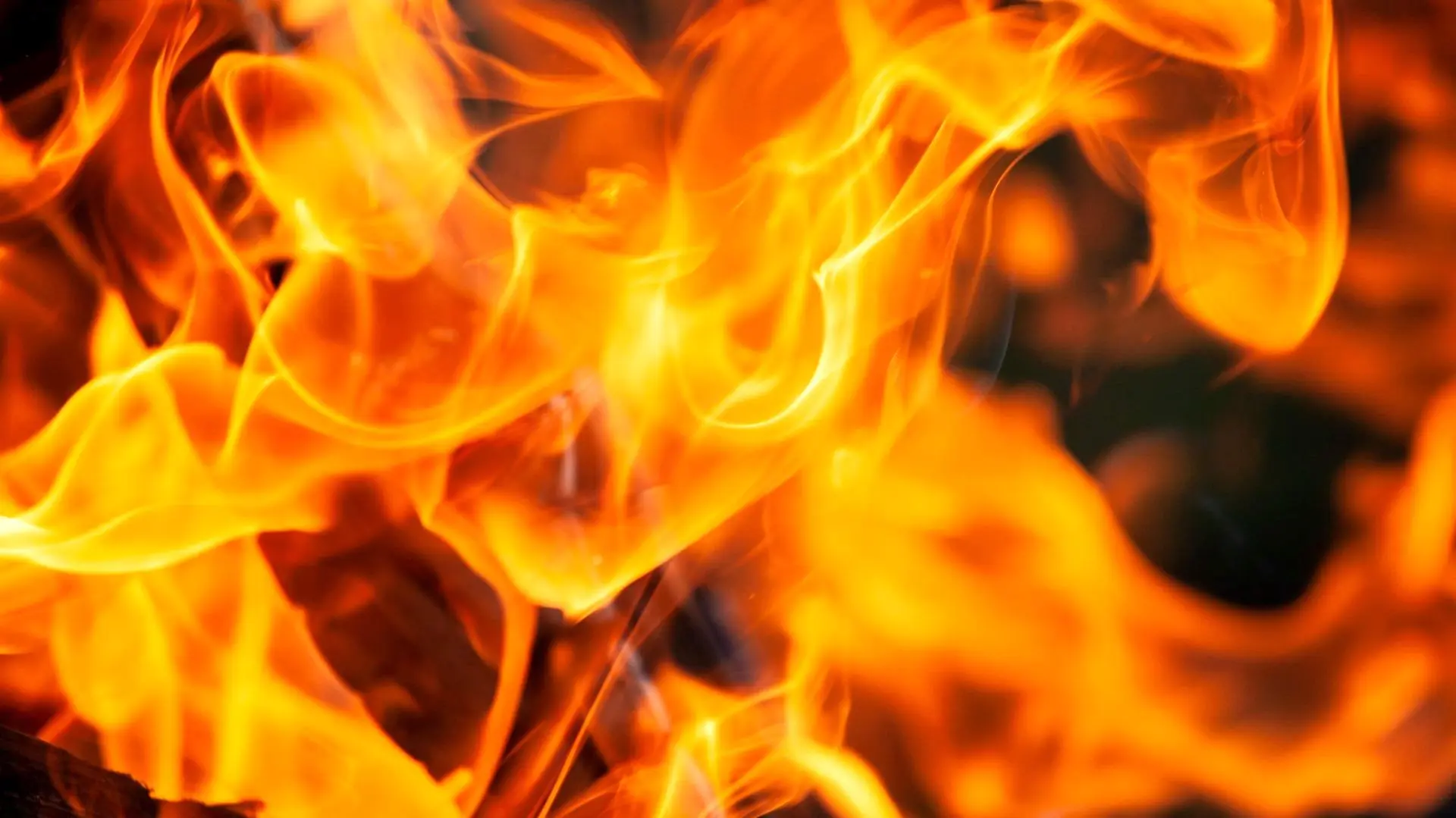 آتش سوزی در نیوجرسی ادامه دارد+ویدئو